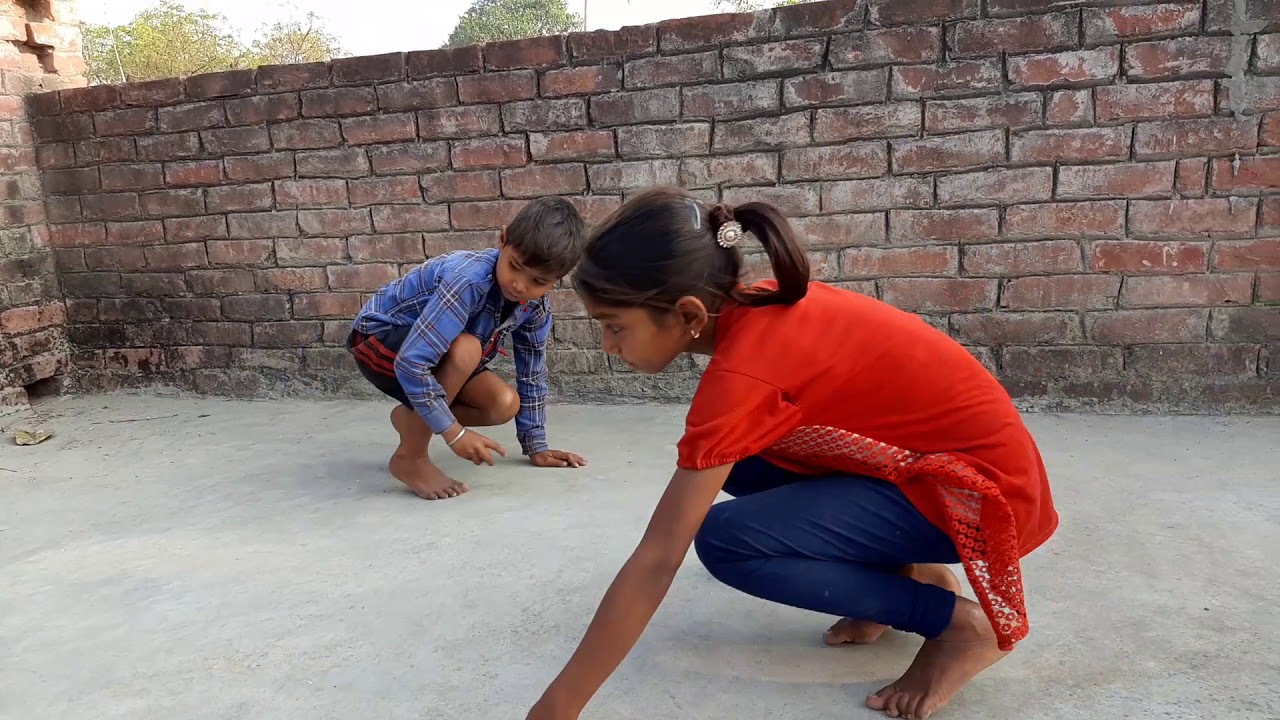 kishan kk prayagraj Ram garh kothari (kisupur)Bacche=gole khelte huye ...