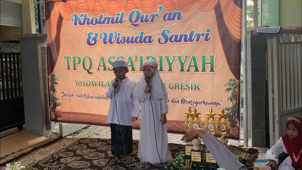 Ikrar santri ( Fariq dan Fatiyah santri TPQ As-SA’IDIYYAH Yosowilangun ...