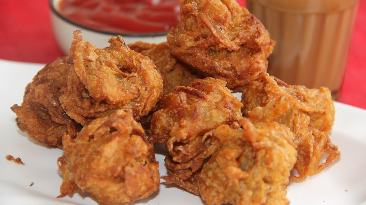 How To Make Crispy Onion Fritters | Onion Pakoda Recipe | Monsoon ...