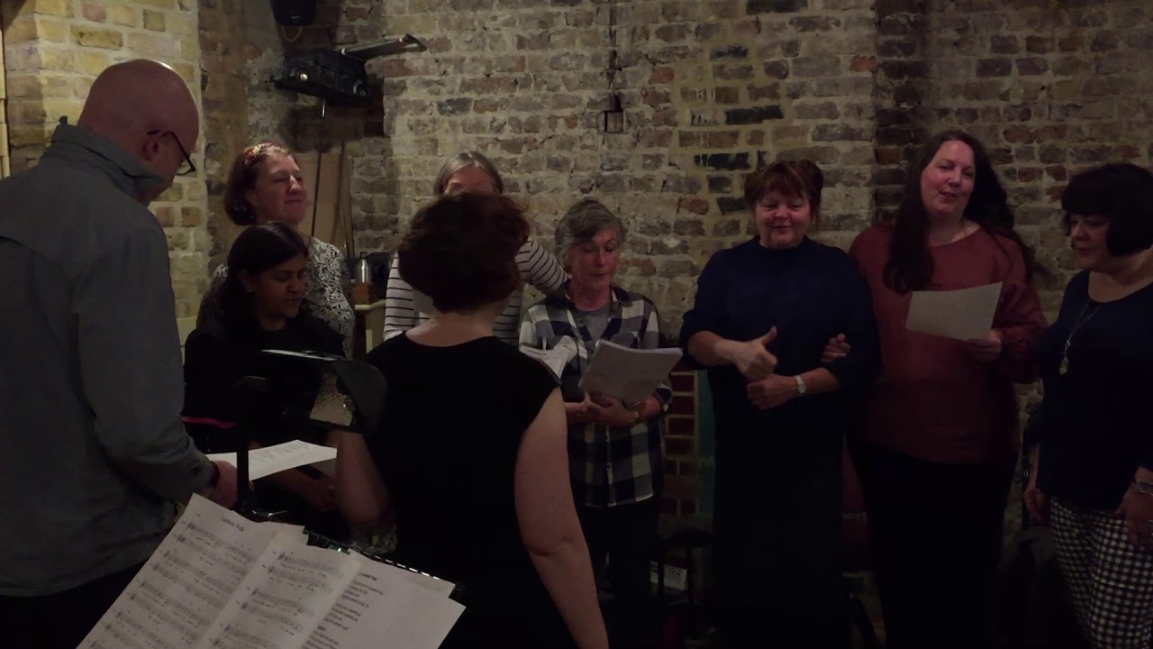 Music Hall Choir Singing the Lambeth Walk - YouTube