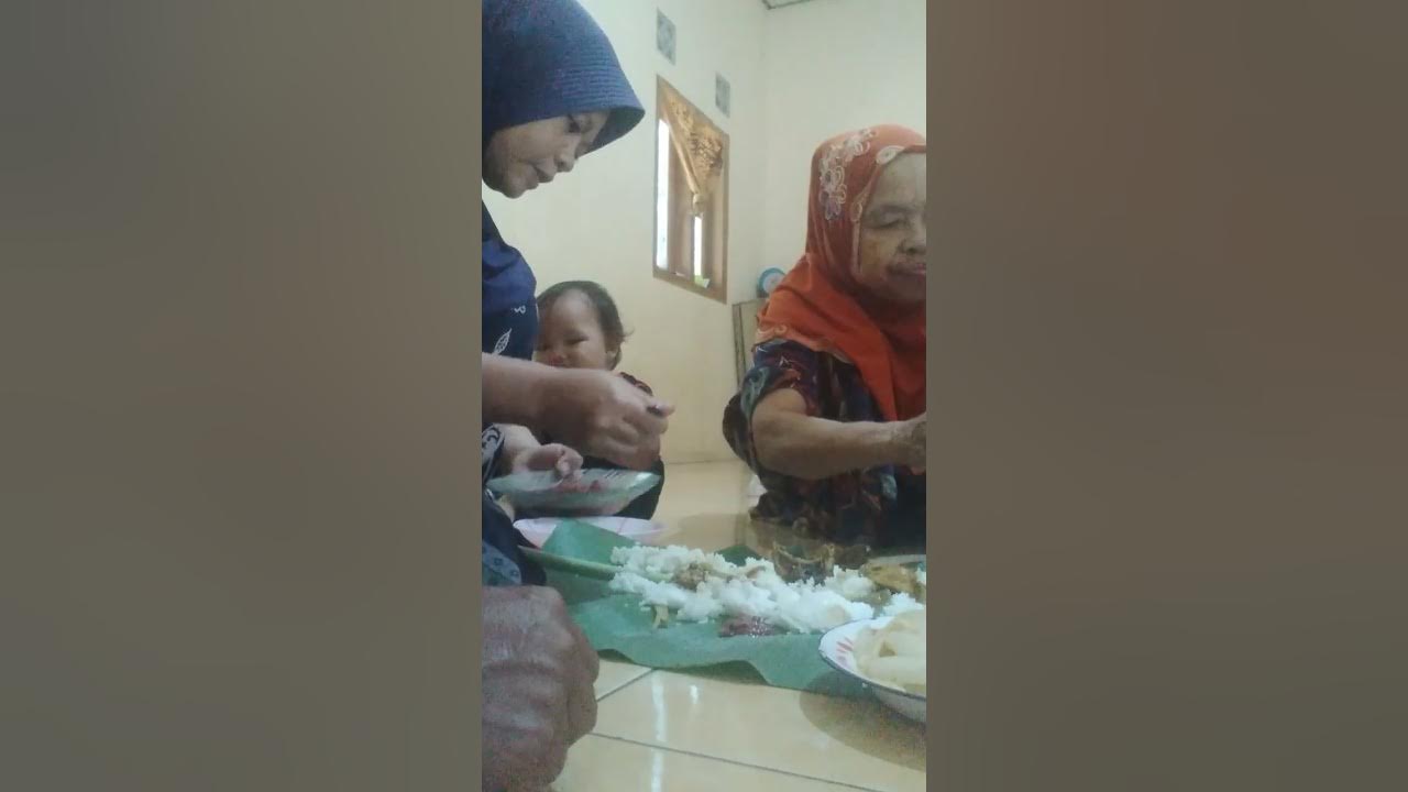 makan nasi liweut.bersama ema& abah - YouTube