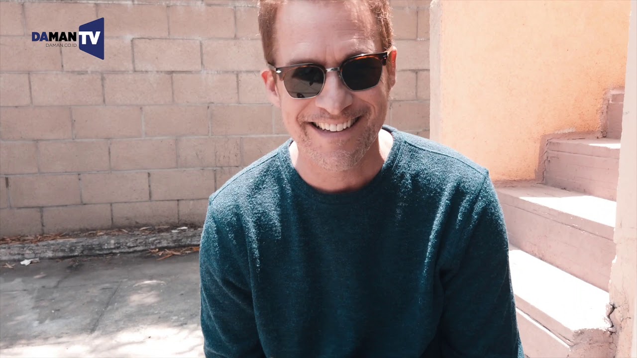 Exclusive Photoshoot Behind-The-Scenes with James Tupper - YouTube