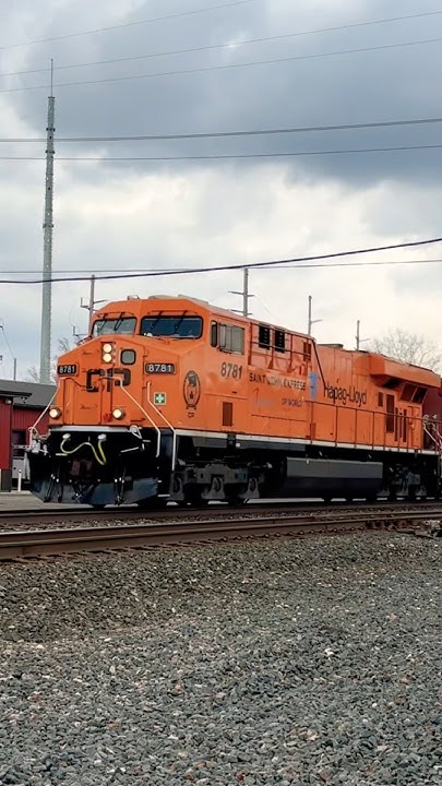CP 8781 “Hapag-Lloyd” Leading CSX I-165! - YouTube