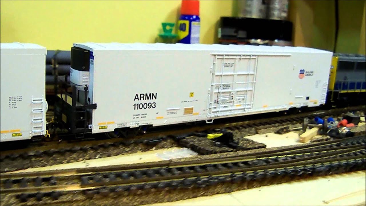 HO Trinity 64ft ARMN UP Reefer Cars in the Shrinehill yard.wmv - YouTube