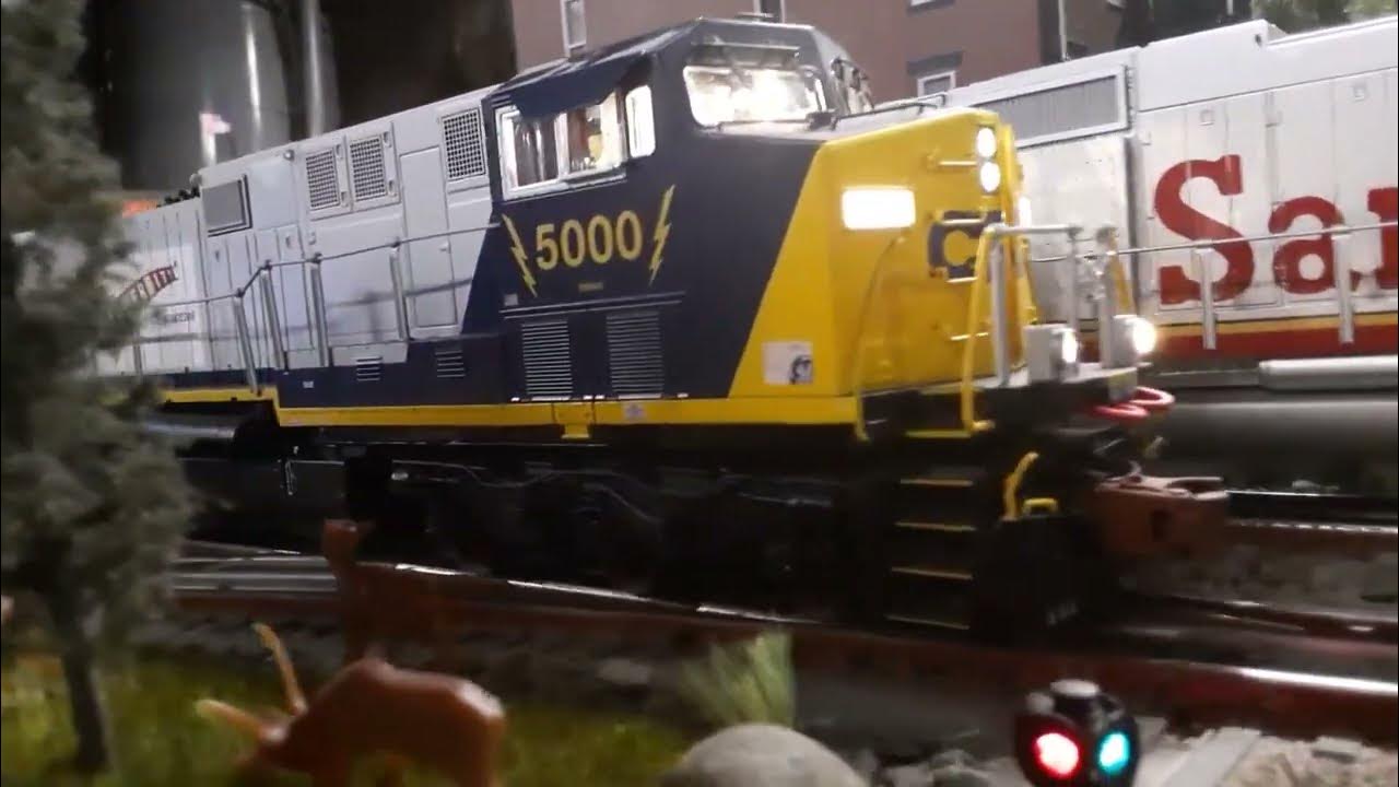 Lionel CSX GE AC6000 #5000 - YouTube
