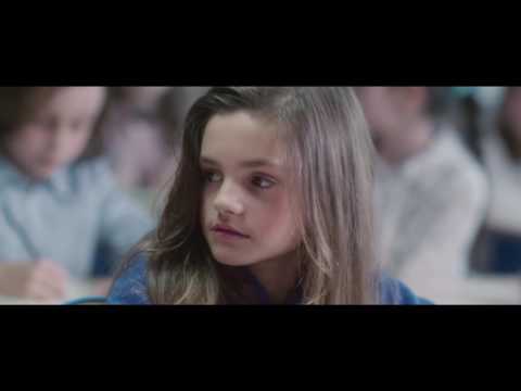 BLEU COMME LA MERE - Official Trailer (2017)