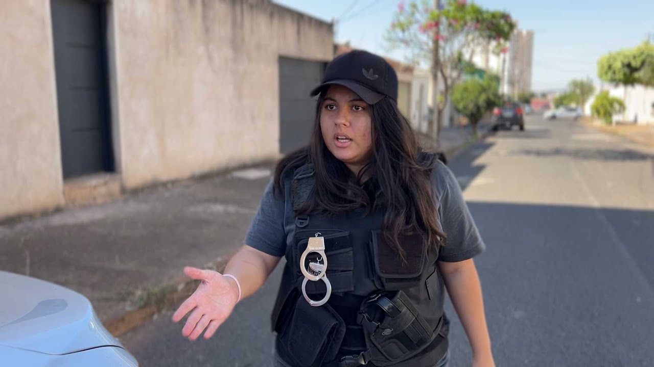 Ele queria chegar lá rapidamente e o linda policial a parou😲👮 - YouTube