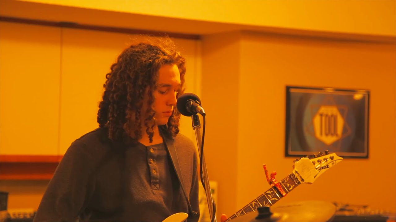 Aidan Siegele - Surreptitiously (Official HD Video) - YouTube