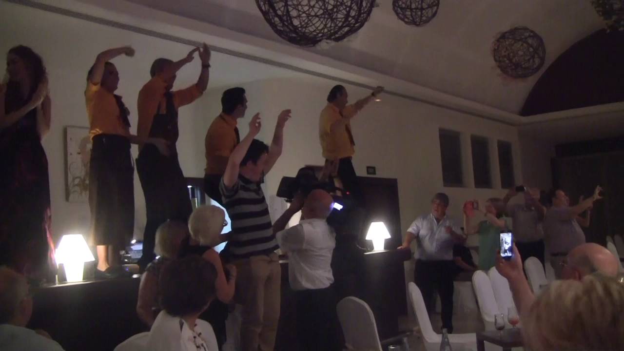 Hooley In The Sun 2016 - Dancing Barmen - YouTube