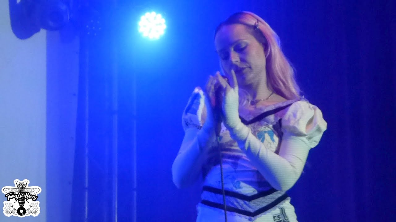 Hannah Diamond - Starring At The Ceiling (Live in Berlin, Perfect ...