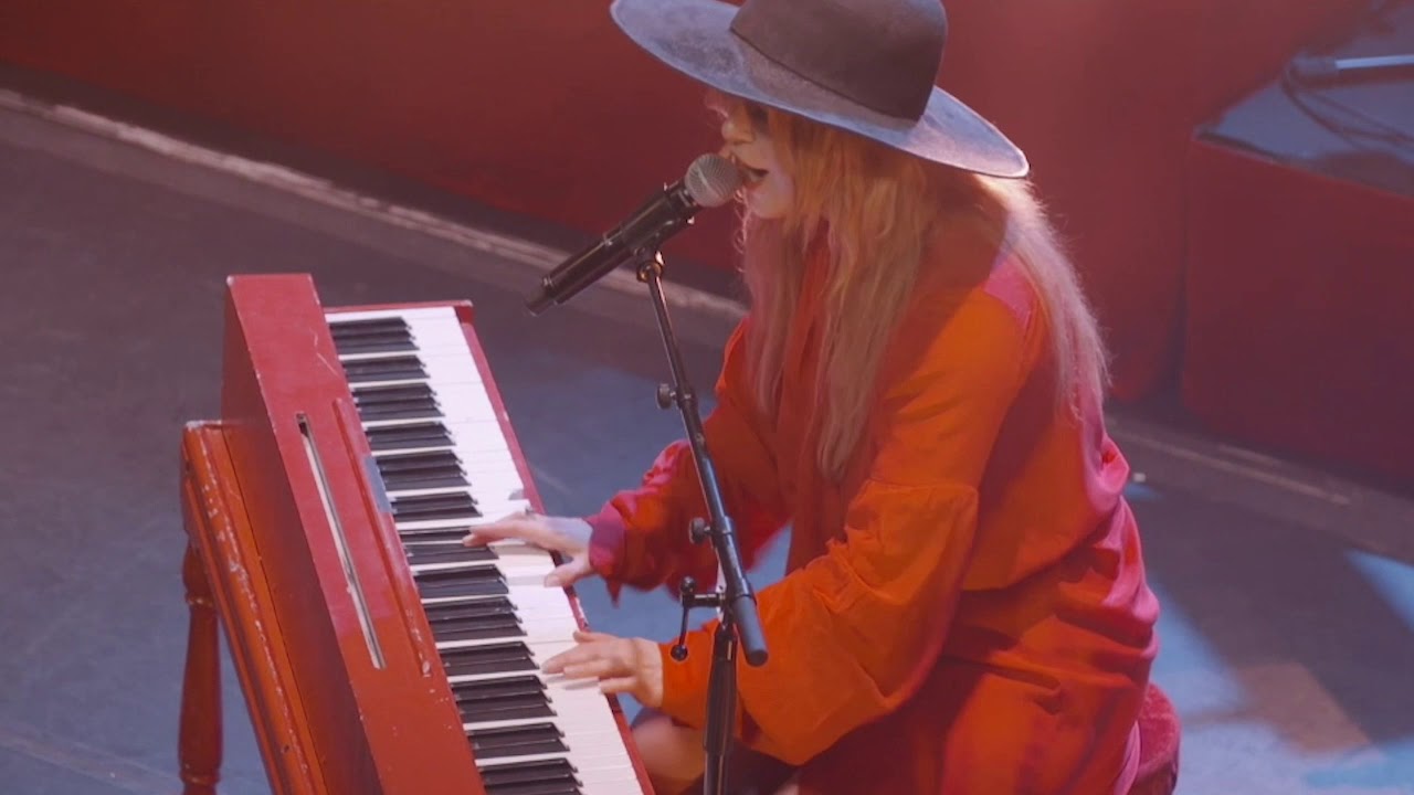 Miss Li - Dancing The Whole Way Home (Live @ Vasateatern, Stockholm ...