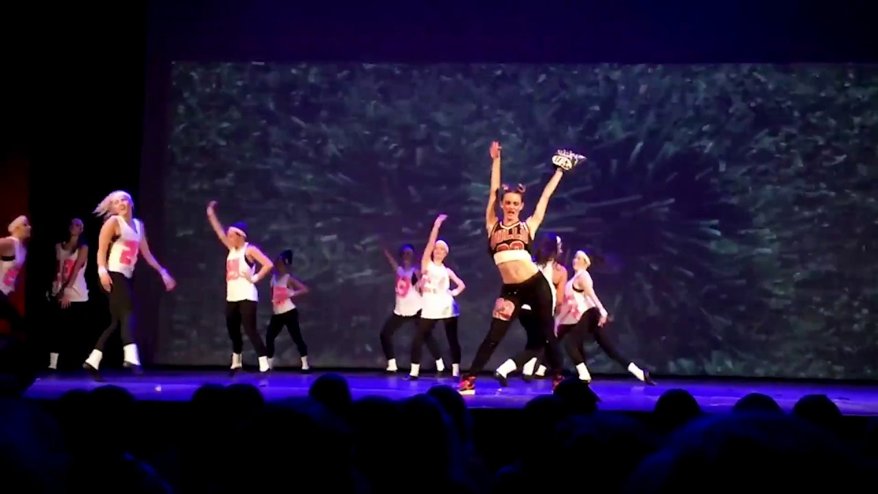 Mackenzie Augustin's Dance Performance as Miley Cyrus - YouTube