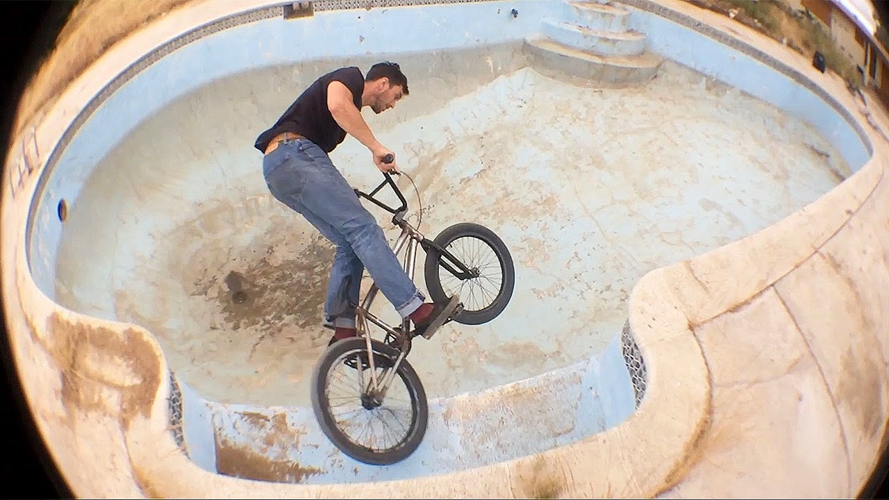 BMX Pool Paradise - Pierre Paradis - YouTube