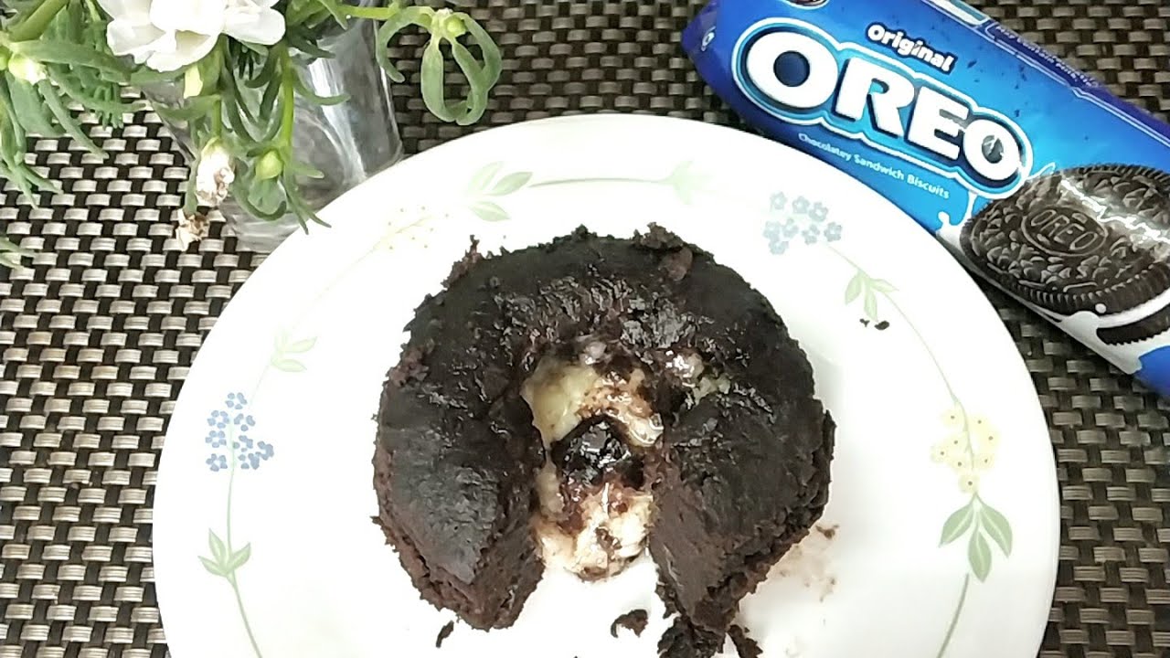 Only one ingredients Oreo choco bomb recipe | Oreo choco lava cake 🍰| Eggless cake - YouTube