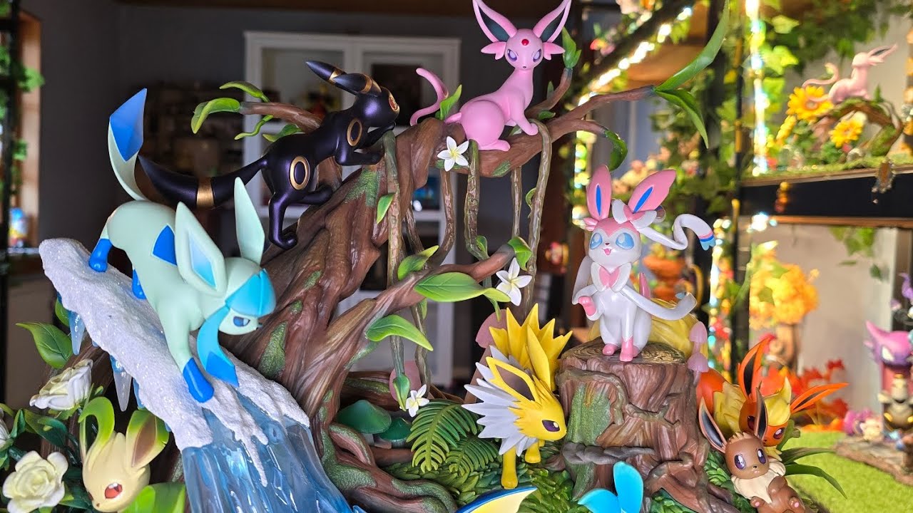 Pokemon statue: Pchouse Eevee family - YouTube
