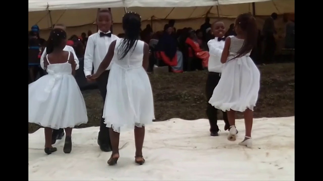 Sinako dancers - YouTube