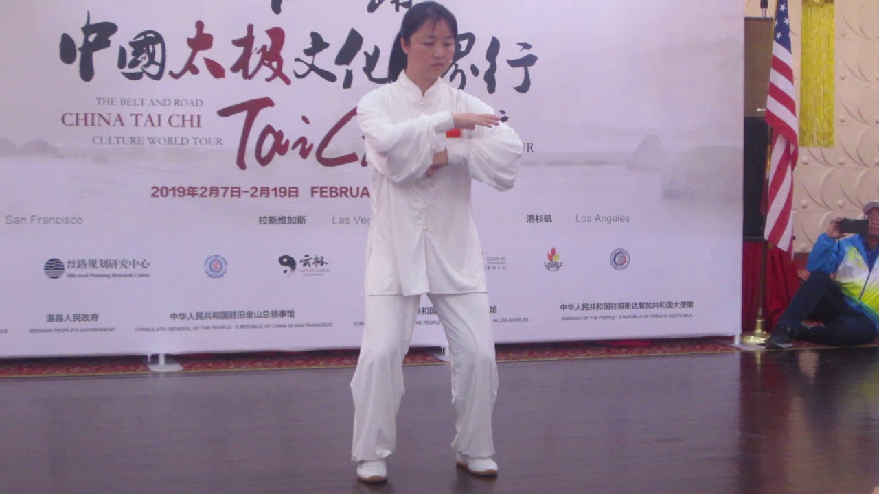 太极拳「八法五步」 - 邱慧芳 - Taichi Bafa Wubu performs by Master Qiu Huifang - YouTube