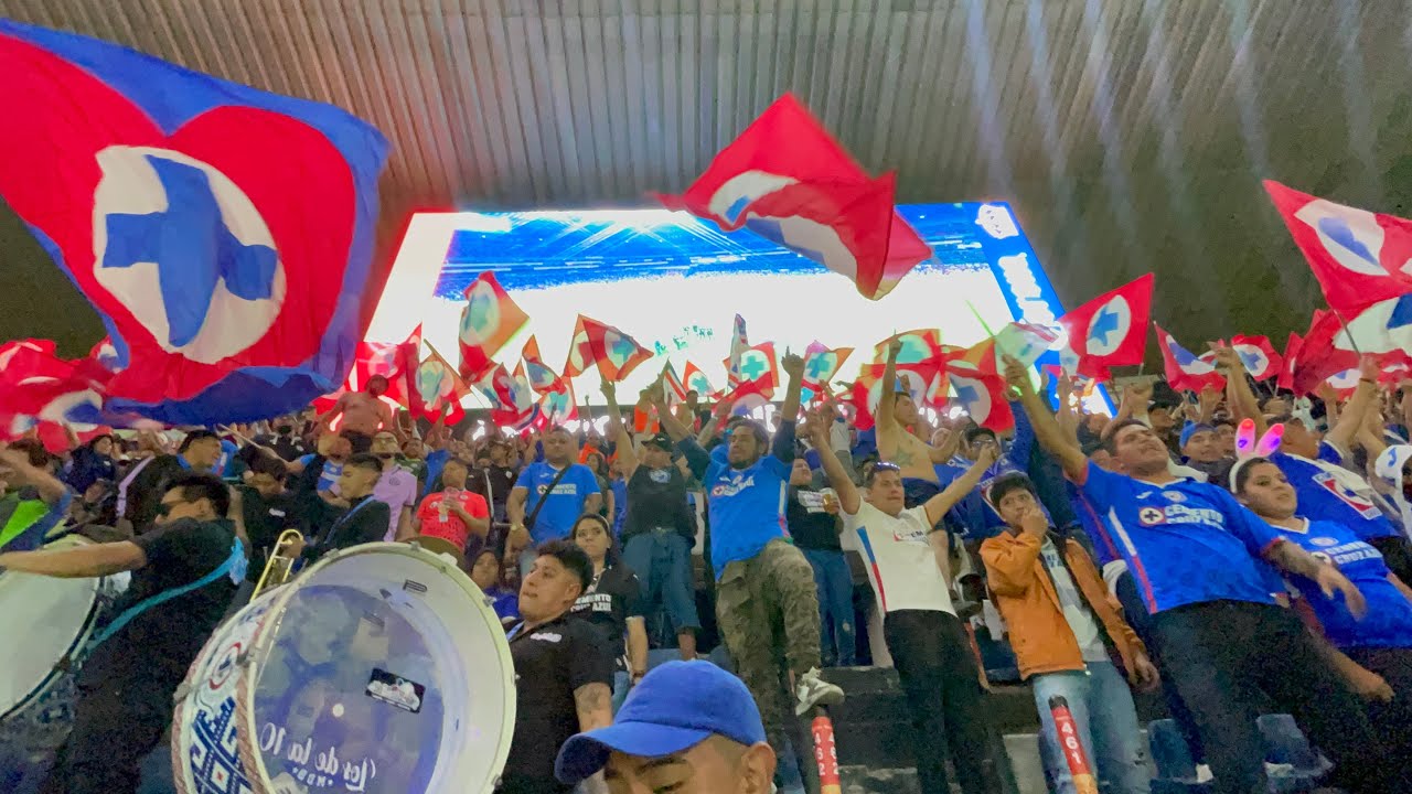 La hinchada hizo su papel 💙🐰 ¡SOMOS LA SANGRE AZUL NA! - YouTube