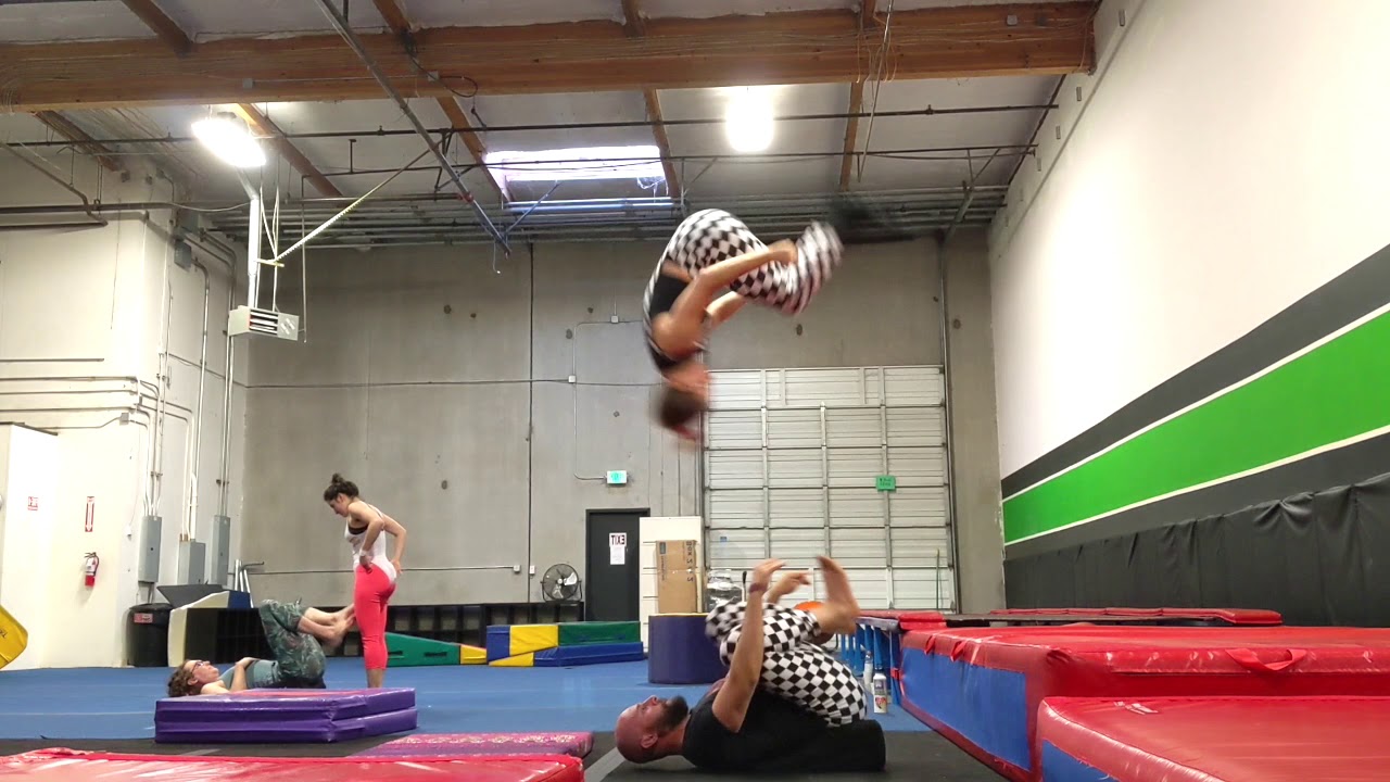 Front Tucks in Tempo - YouTube