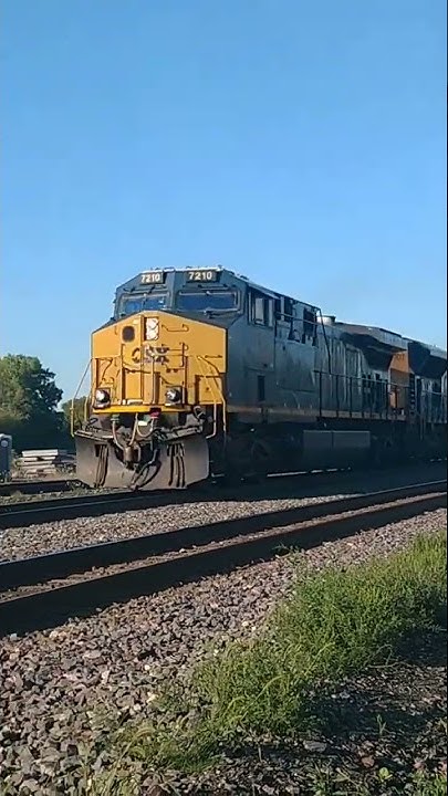 CSX Manifest With CSX ST70AH 8907 And A SD40-2 8388 4th - YouTube