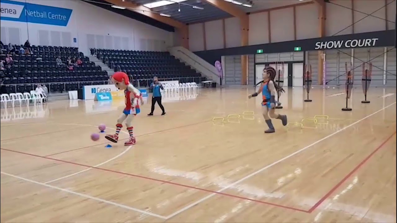 Netball Mascot Race: NSW Swifts v GIANTS - YouTube
