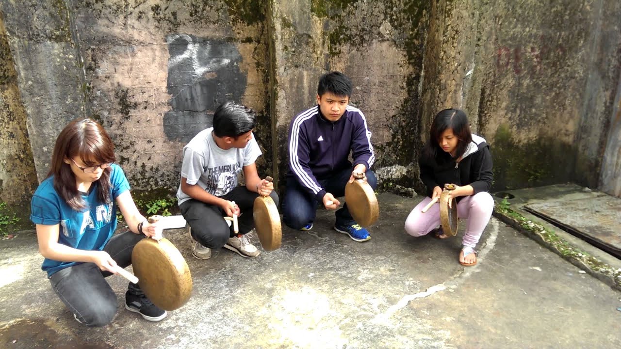 Gangsa (flat gongs) - YouTube