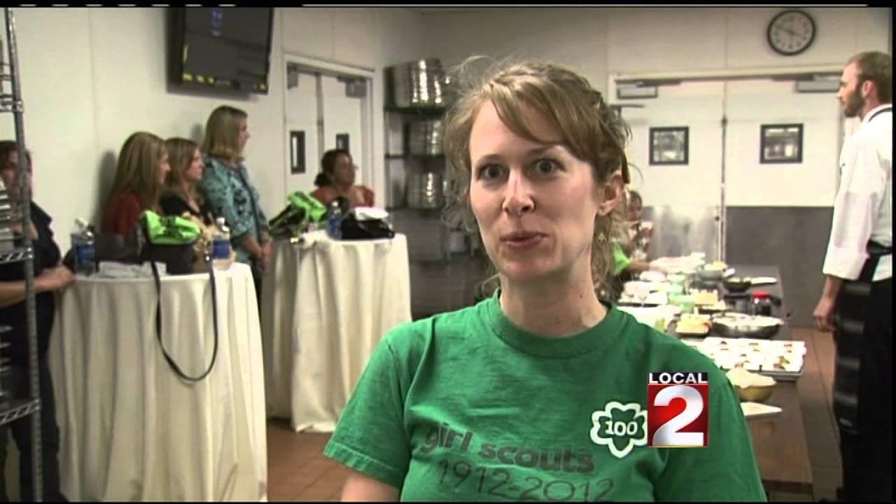 Girl Scouts Earn Cooking Badges - YouTube