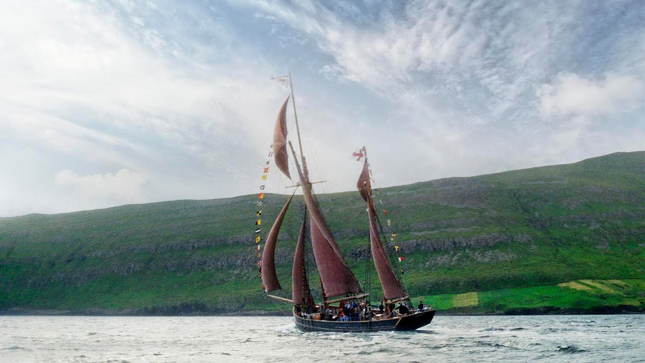 Henning Jensen rigga segl til umborð á TG 326 Johanna - YouTube