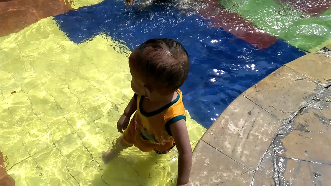 Adrian Maul Berenang - YouTube