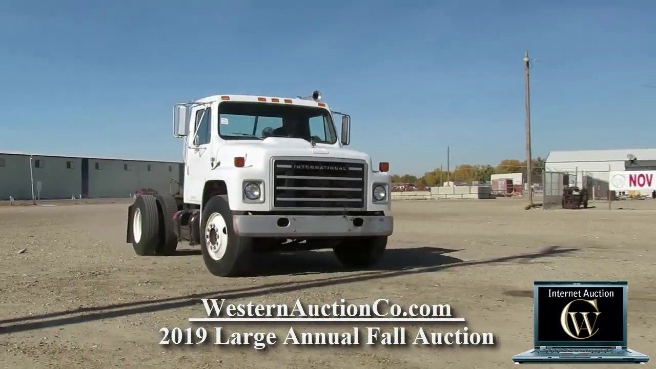 1985 International S1900 - YouTube