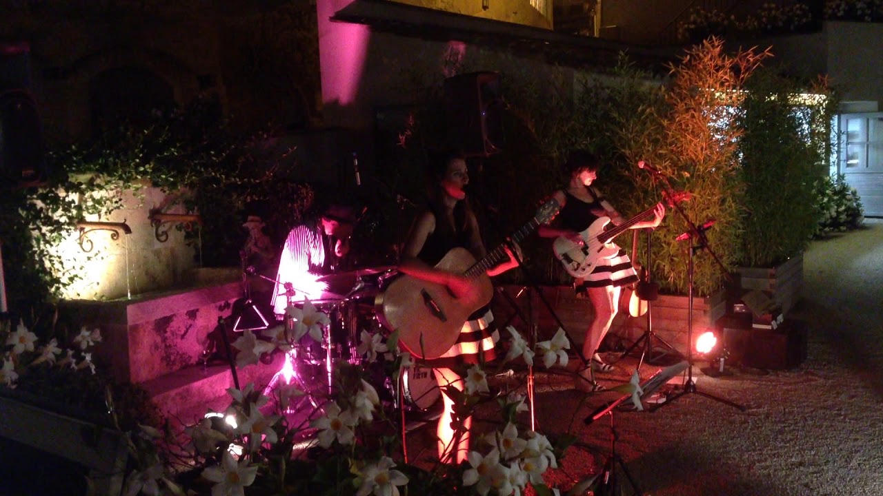 Mrs Philips cover stuck in the middle - YouTube