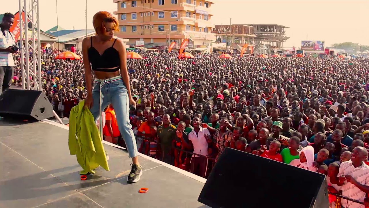 Nandy Atengeneza Historia Mbagala Halopesa Perfomance. - YouTube