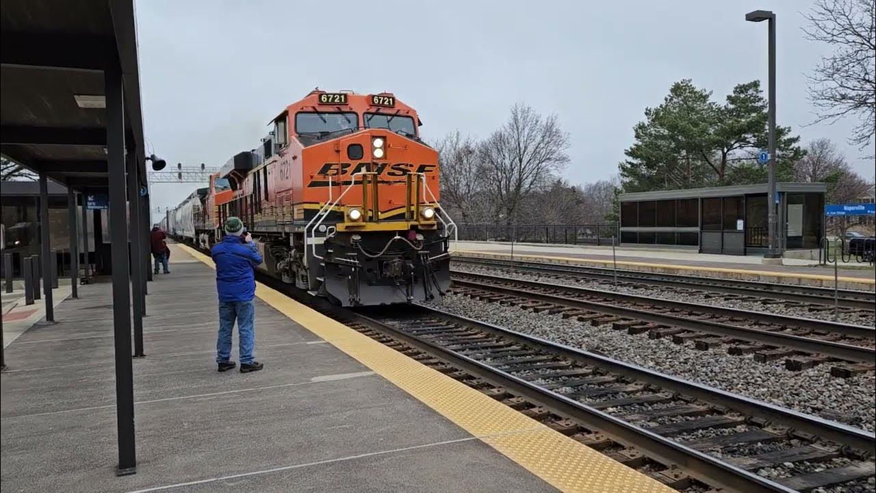 BNSF Westbound Hot Intermodal on the Naperville "Racetrack" - YouTube