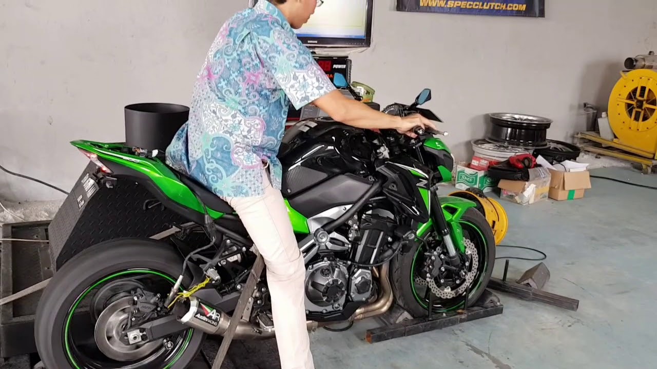 Kawasaki z900 piggyback rapidbike racing and austin racing gp1rr - YouTube