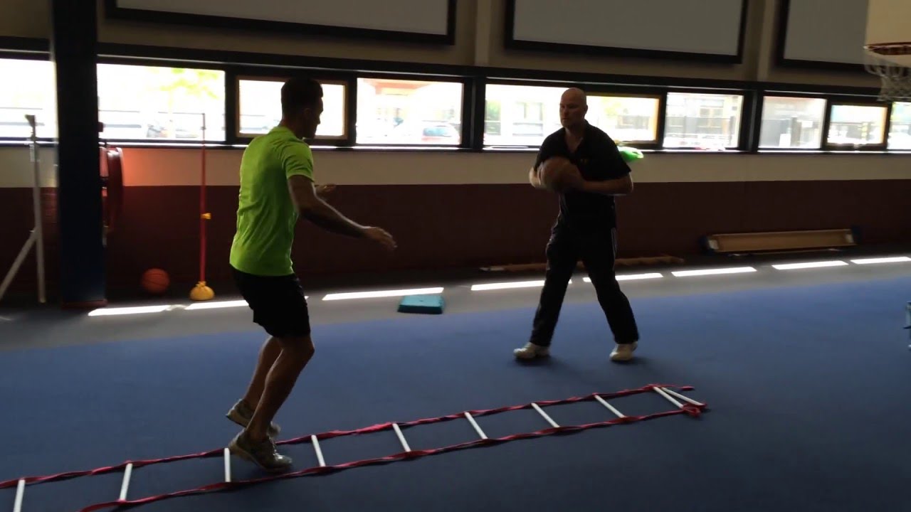 Dual task training. Voetenwerk Nieky Holzken The Natural - YouTube
