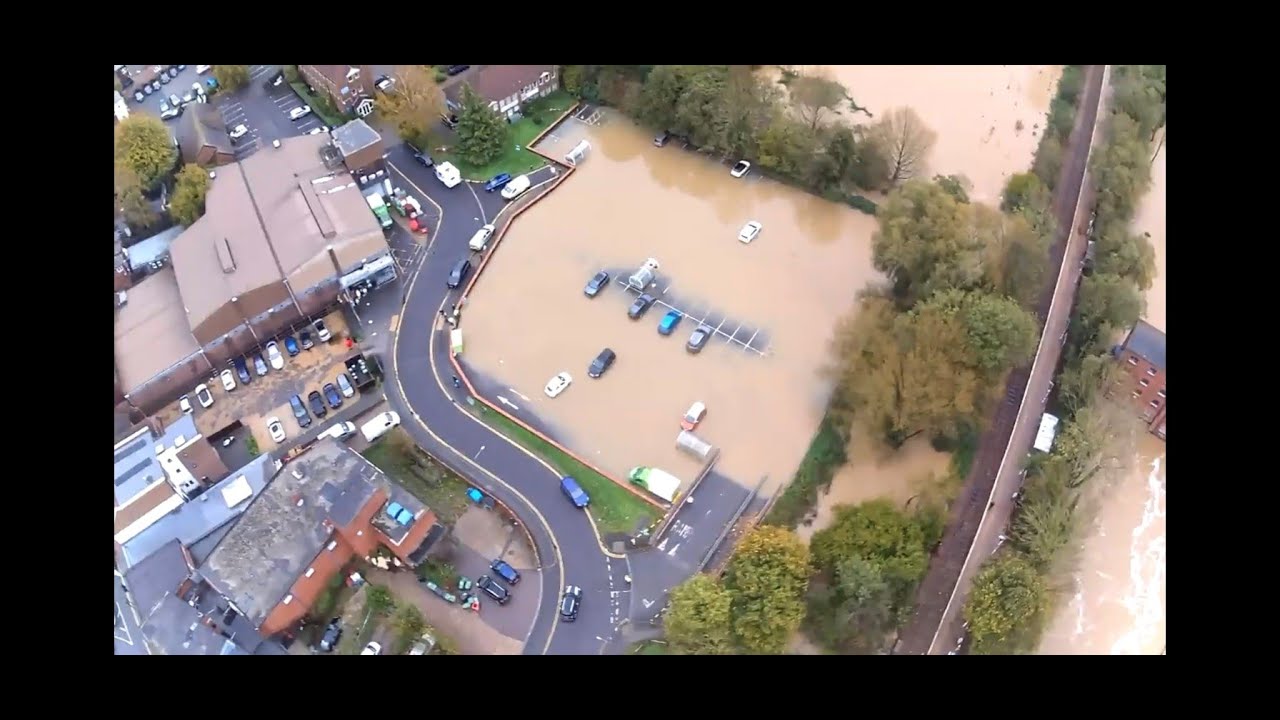 Drone Footage – Uckfield Flood 3rd Nov – Waitrose Car Park - YouTube