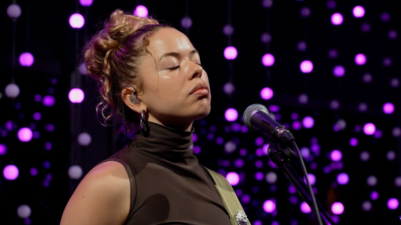 Nilüfer Yanya - Like I Say (I Runaway) (Live on KEXP) - YouTube