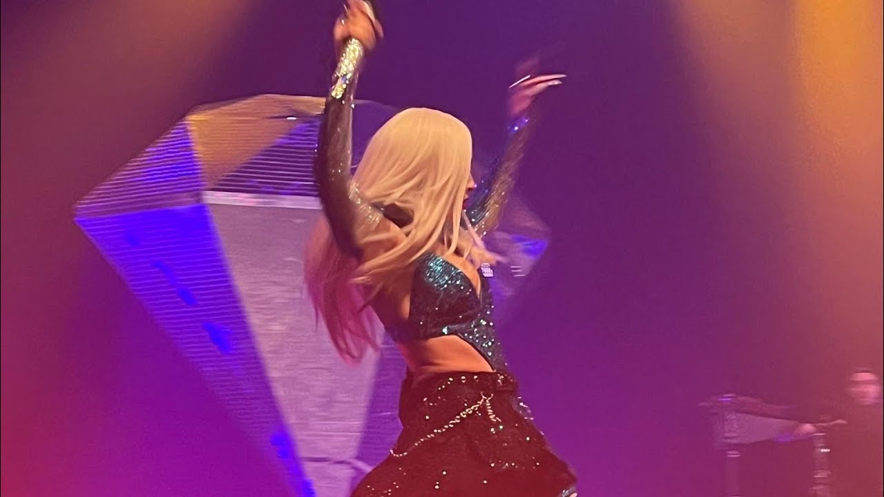 Ava Max Performs Onstage During The World Tour in Manchester 🇬🇧 - YouTube