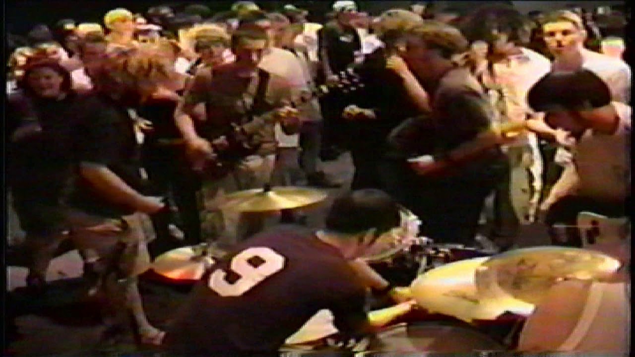 Joshua fit for battle live 1999 - YouTube