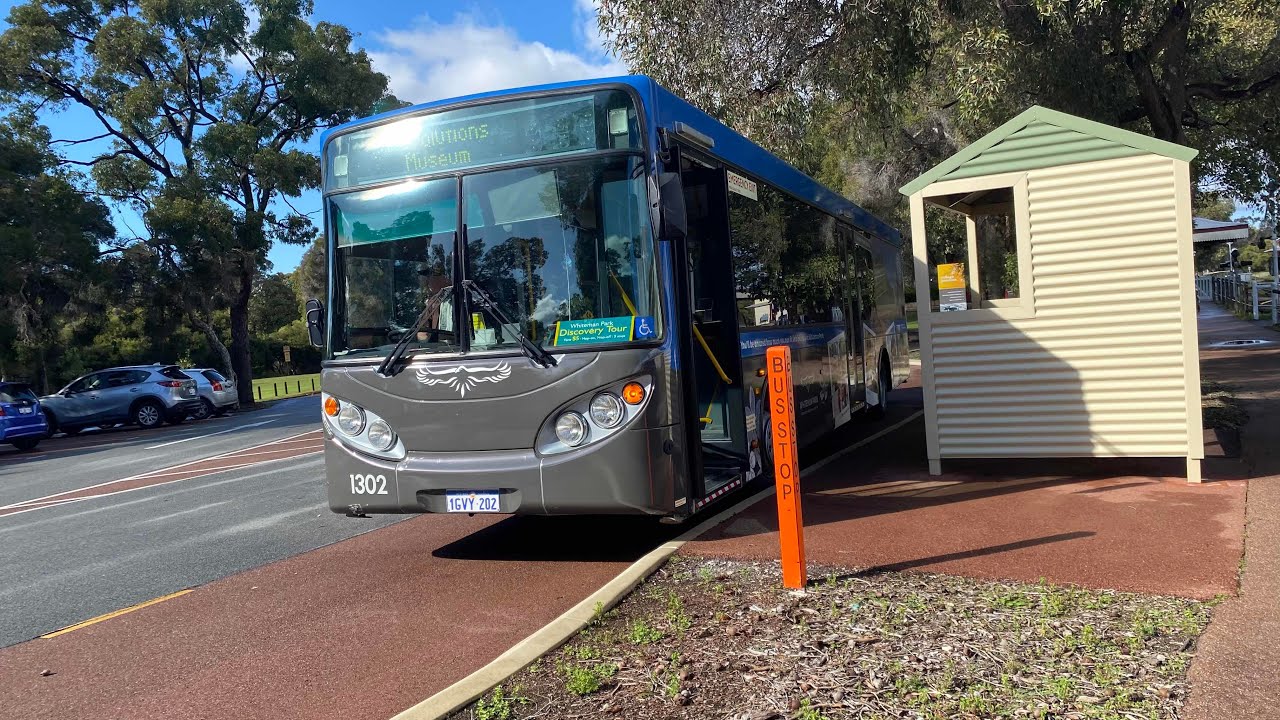 Bus, train and tram at Whiteman Park. - YouTube