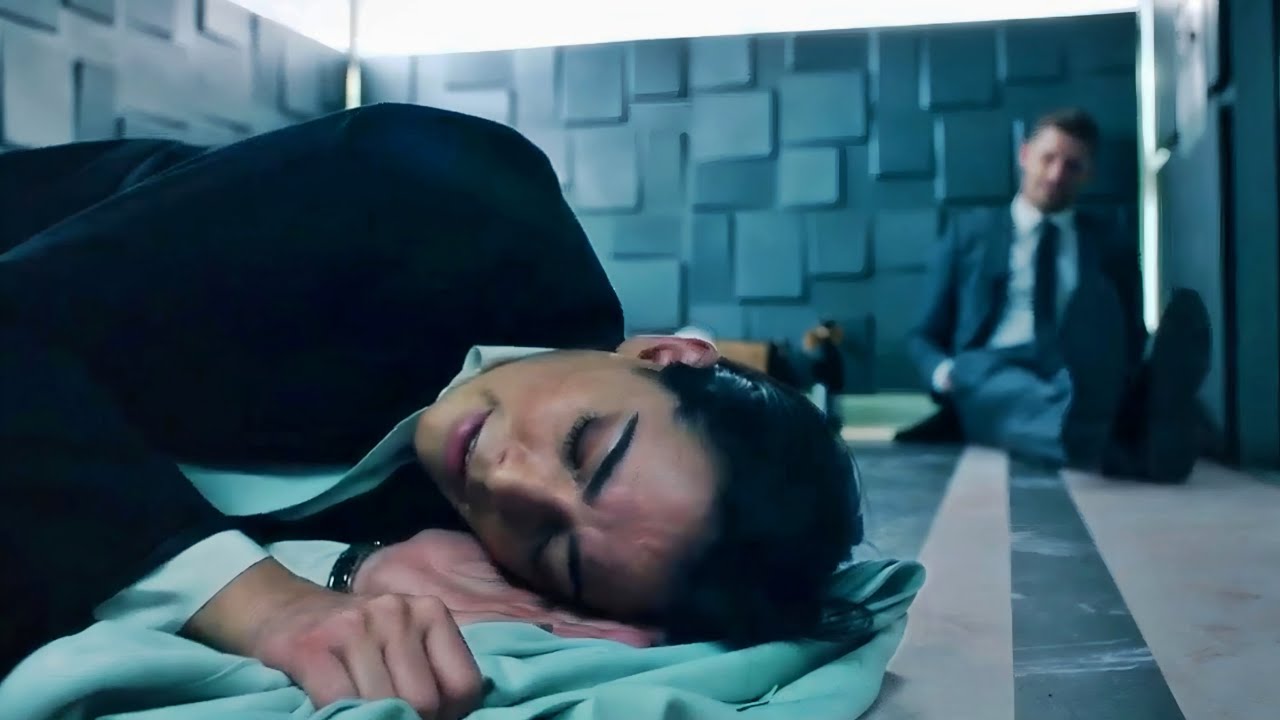 A Boy and a Girl got Stuck in an Elevator | Movie Explained in Hindi ...