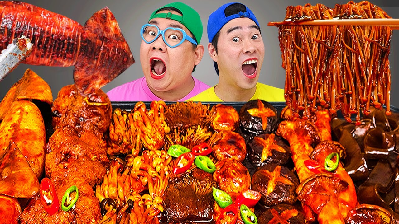 MUKBANG 불닭 짜장 버섯 소세지 짜장면 먹방 ENOKI MUSHROOM AND FIRE NOODLES DDUGI 뚜기 ...