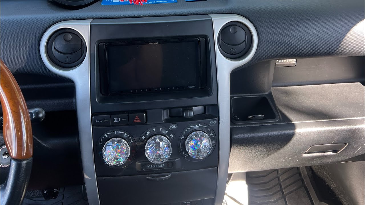 Mitsubishi eclipse air vent swap on a 2004-2006 Scion xB - YouTube