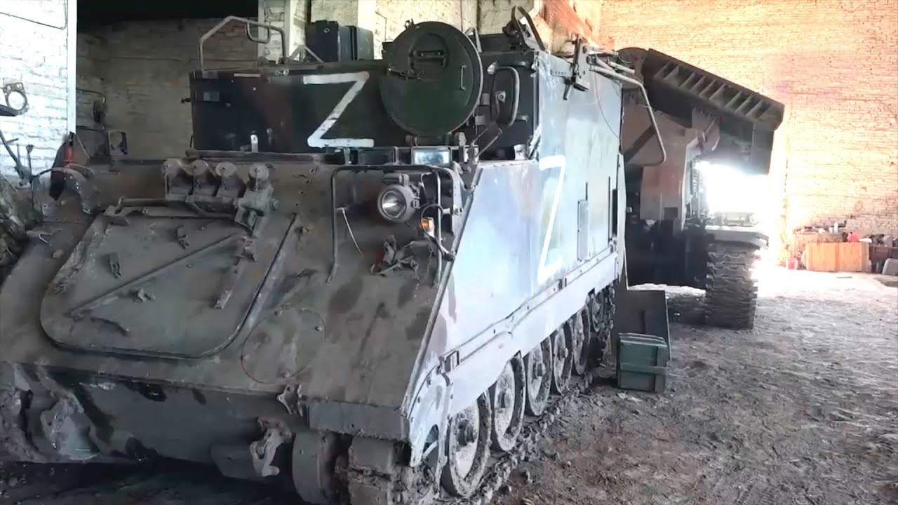 Штабной БТР M577 появился в армии России на Украине - YouTube