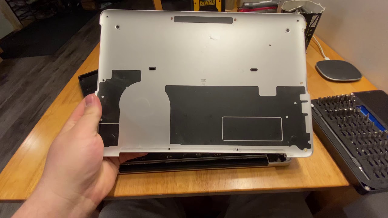 how dusty is my 5 year old MacBook? - YouTube