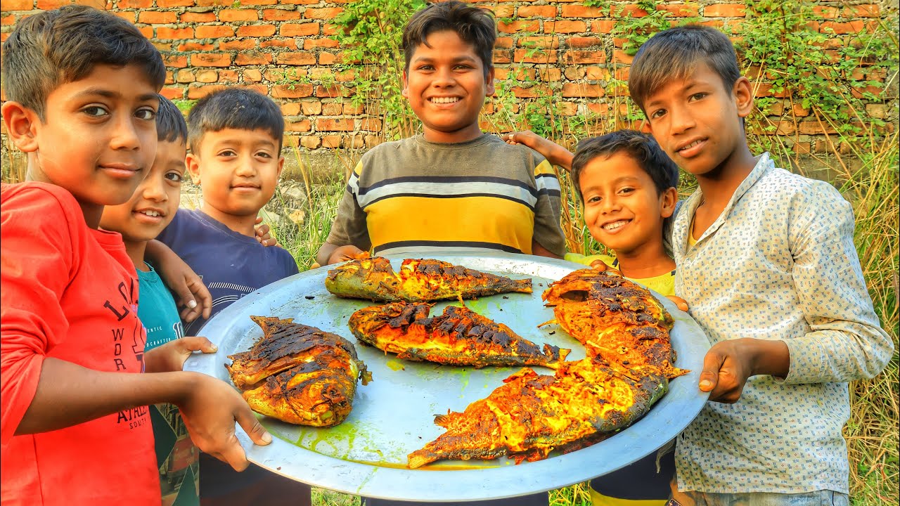KING SIZE FISH 🤤 | Red Pomfret Fish Fry In Village | Village Style ...