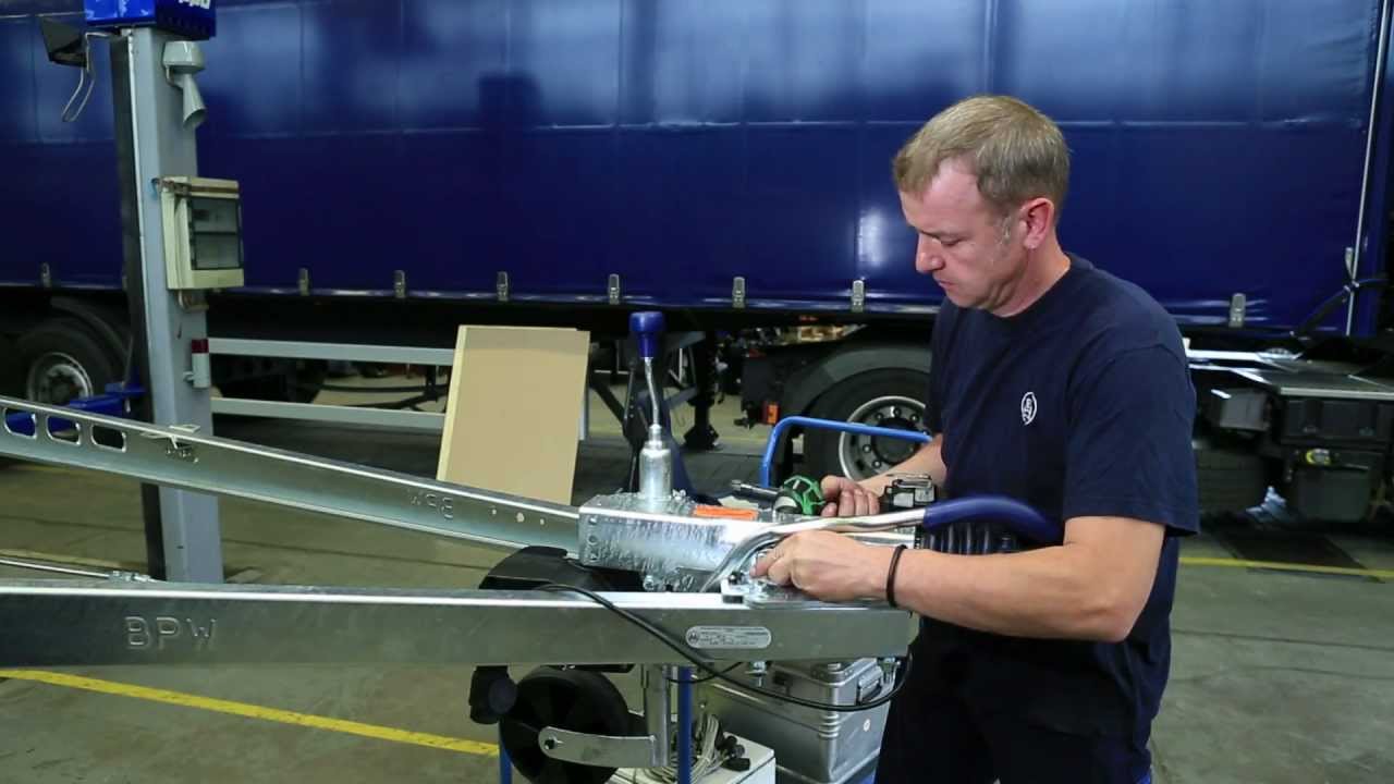 Change of BPW overrun damper and ball hitch - YouTube