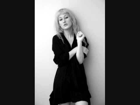 Zola Jesus - Lady in the Radiator - YouTube