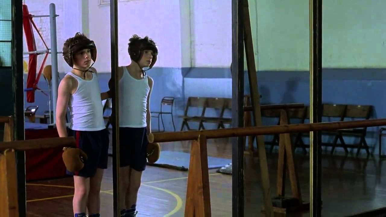 Billy Elliot descubre el ballet - YouTube