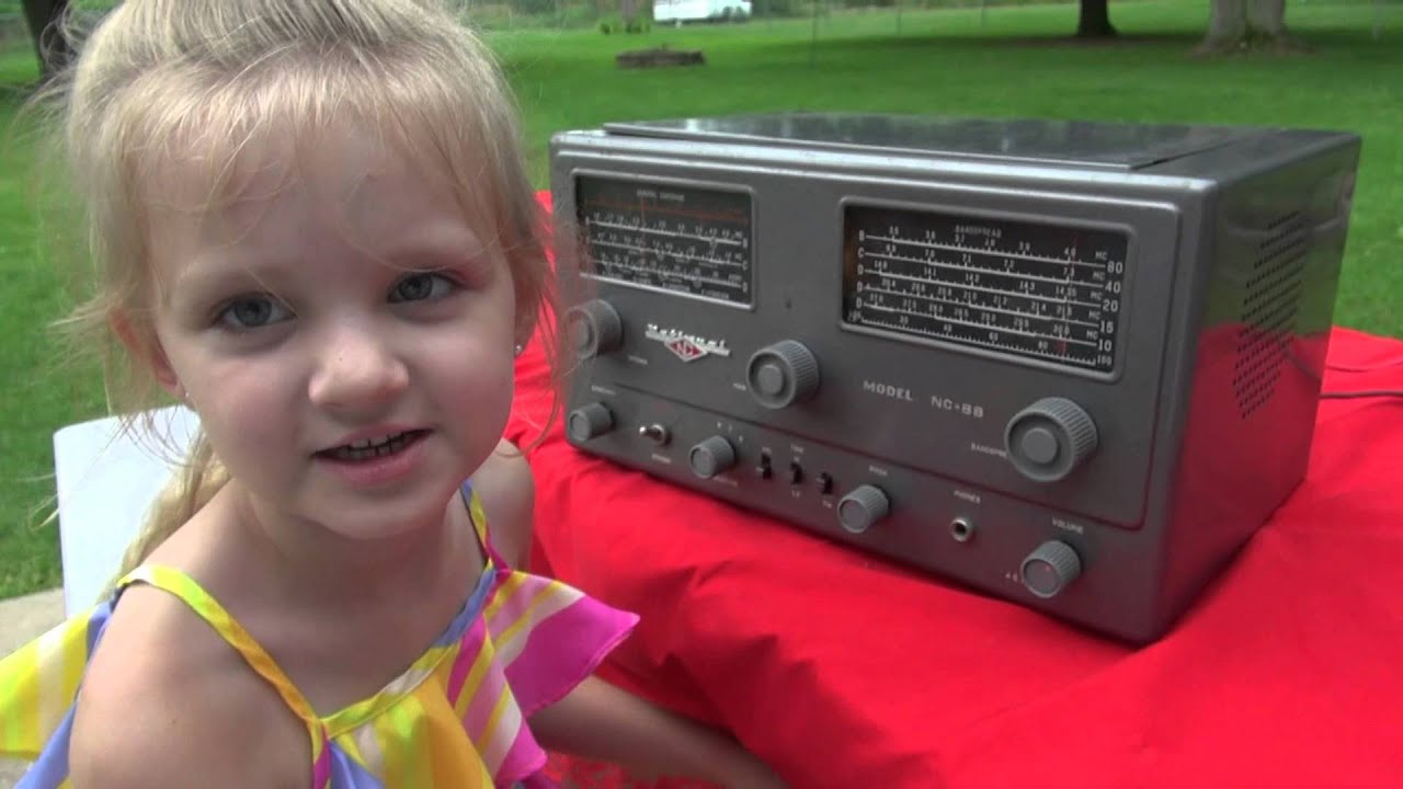 Shortwave Girl demo National NC-88 Tube Receiver Classic Ham Radio ...